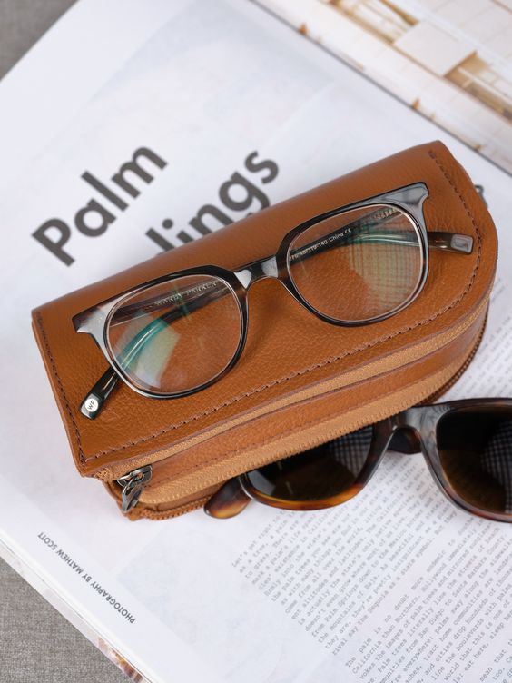 9 Essential Items Men Should Have In Their Backpacks When Going Out